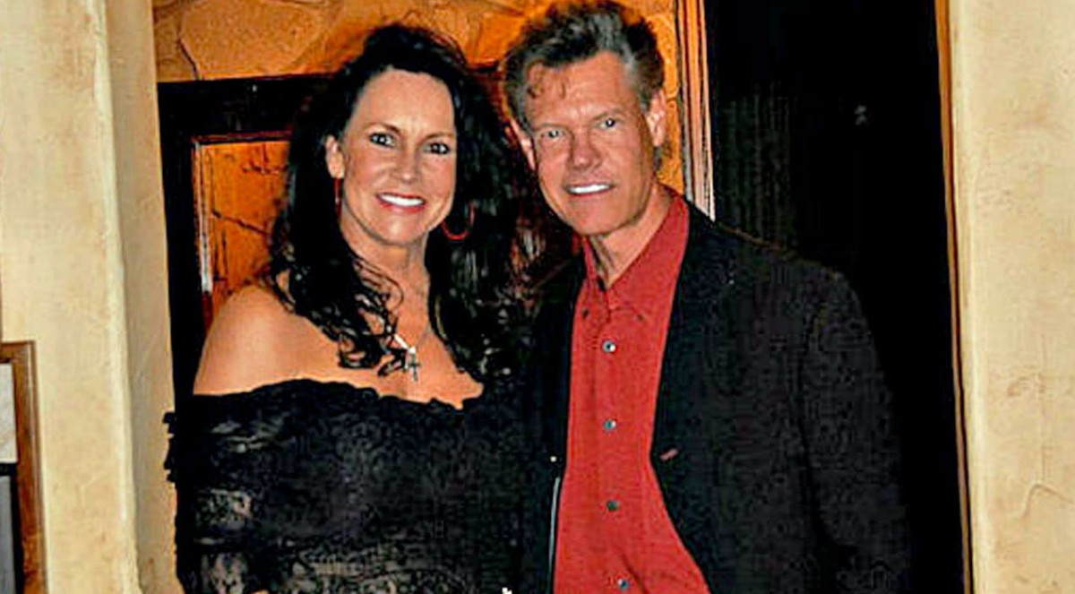 15+ Of The Sweetest Country Music Love Stories [LIST]