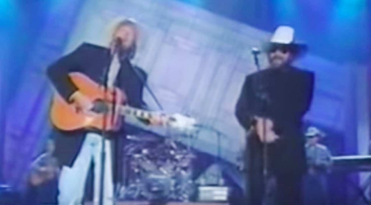 Alan Jackson Brings Hank Jr. On Stage For 'The Blues Man' Duet At 2000 ...