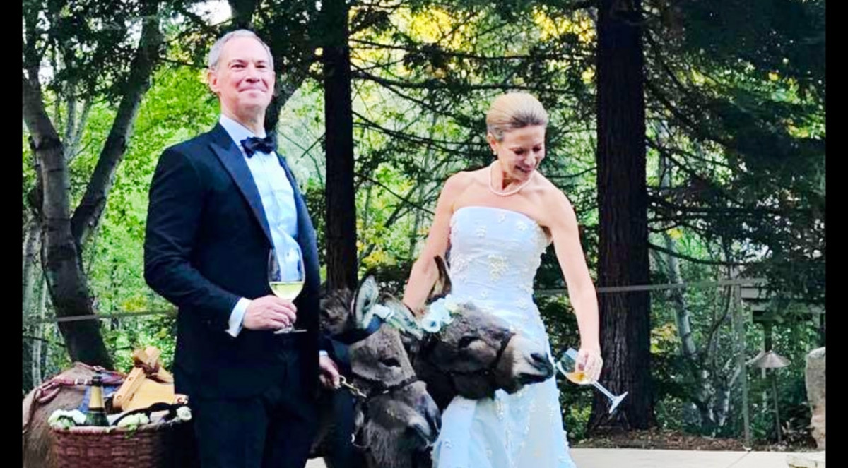Every Bride's Had At Least 1 Ass At Their Wedding -- But These Brides ...
