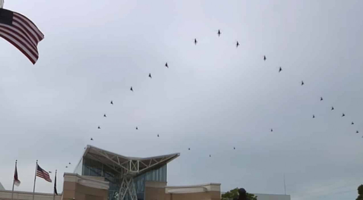 World Record: Largest Helicopter Formation Flight By US Army