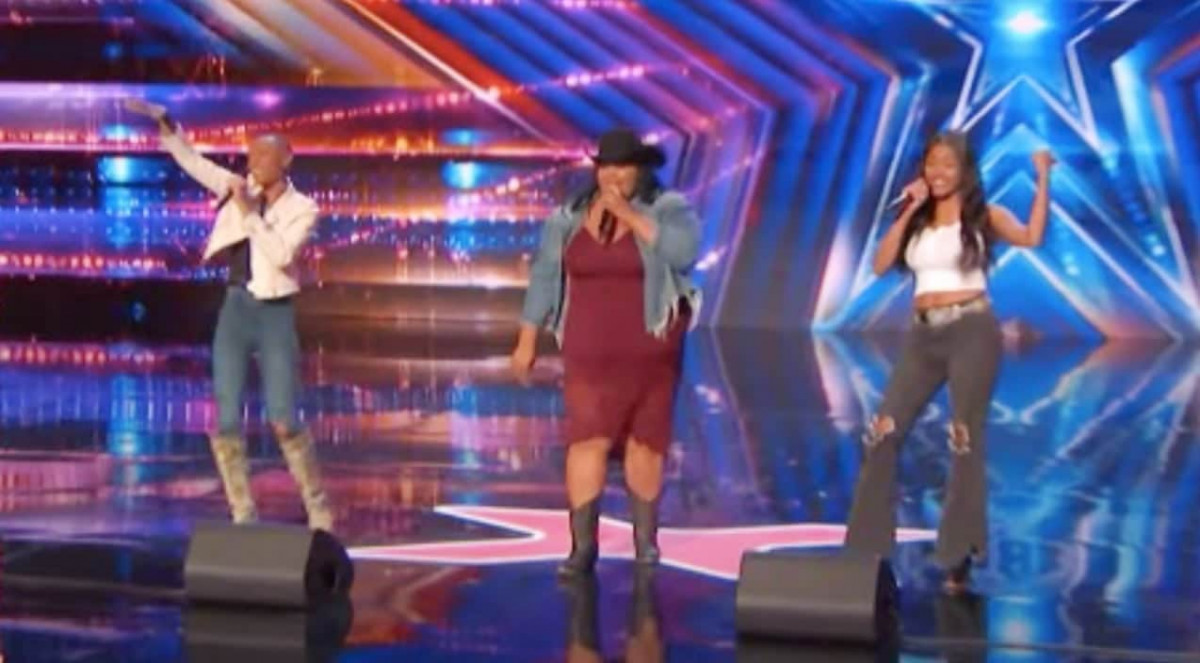 All 4 “AGT” Judges Press Golden Buzzer For Country Trio’s Tribute To ...