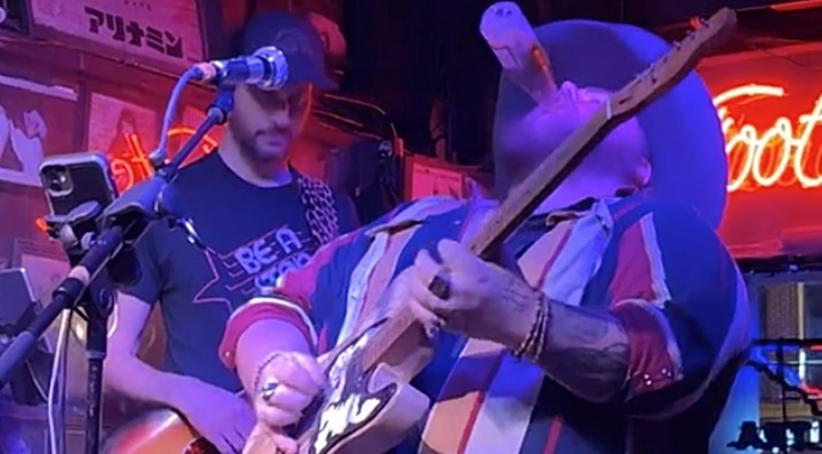 Nashville Singer Slams Beer While Shredding Guitar At Same Time