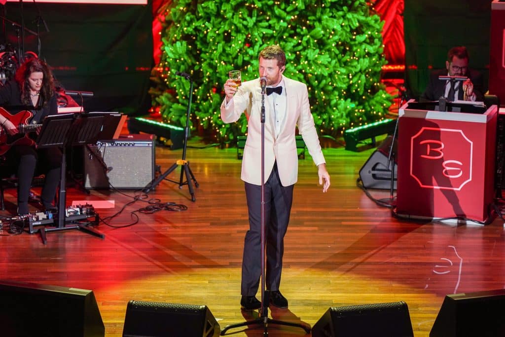 Brett Eldredge Brings Back “Glow Live Tour” For 2023 Christmas Season