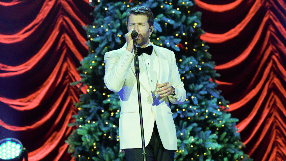 Brett Eldredge Brings Back "Glow Live Tour" For 2023 Christmas Season