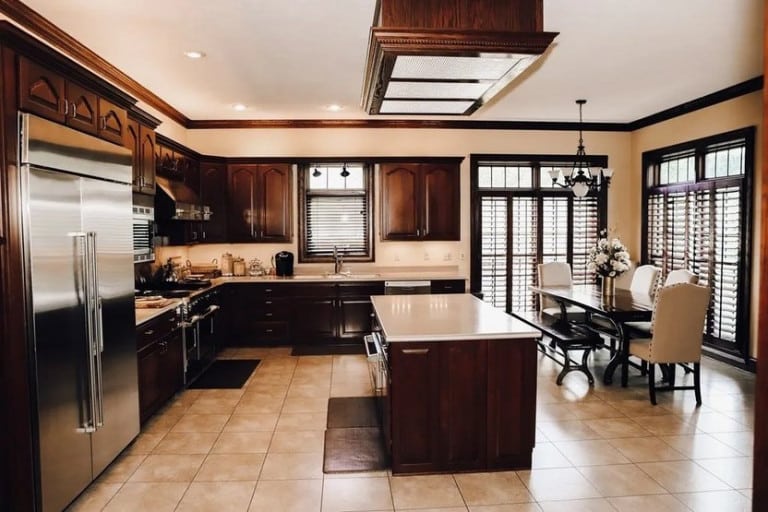 Hank Williams Jr. Puts His $2.8 Million Tennessee Estate Up For Sale