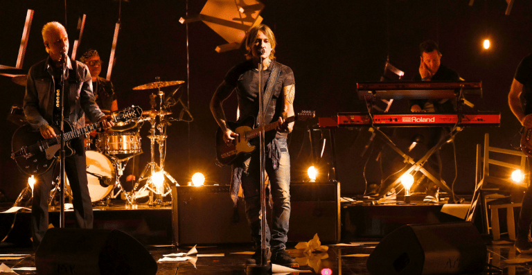 Keith Urban Delivers TV Debut Of New Song During First Night Of "Voice ...