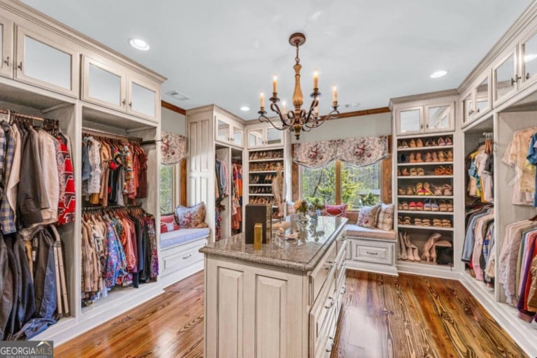 Take A Look At Brantley Gilbert's Log Cabin He Just Listed For Sale