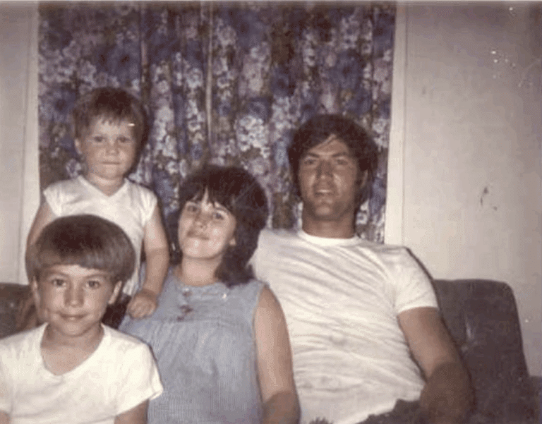 Family Shares Touching Photo Of Phil & Kay Robertson Taken The Day ...