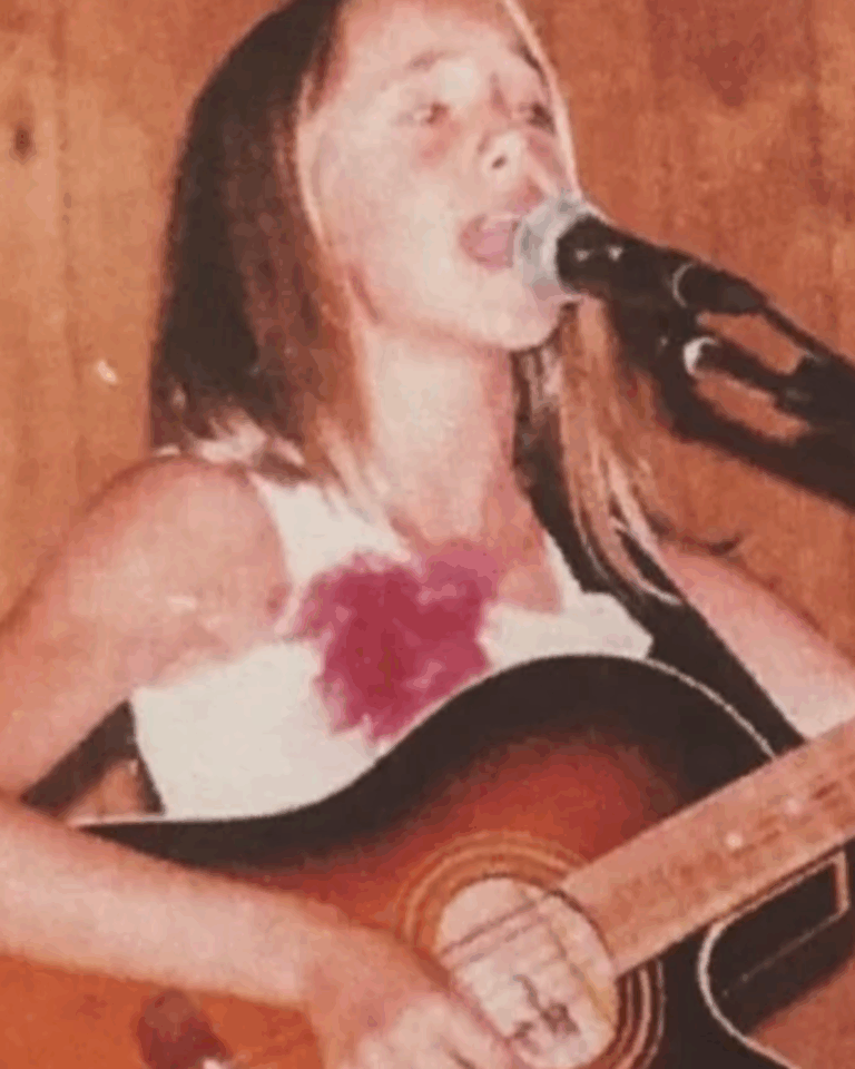 Lainey Wilson Kicks Off CMA Awards With Star-Studded Medley