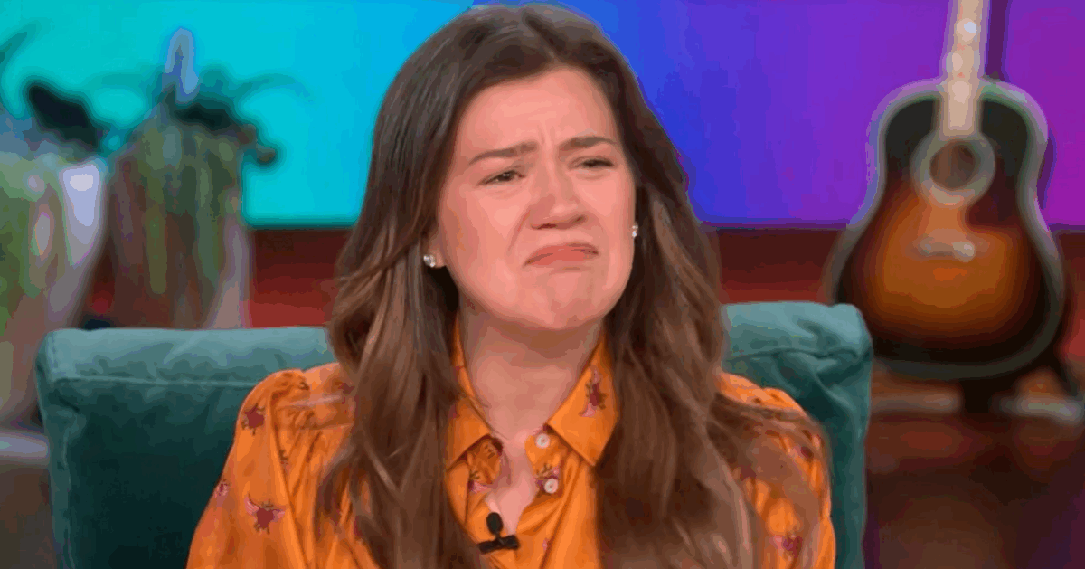 Kelly Clarkson Ends Up In Tears While Speaking About Her Talk Show Finale